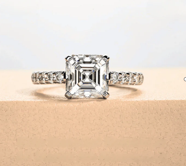 Wedding Ring on Right Hand: Cultural Significance, Meanings & Traditions